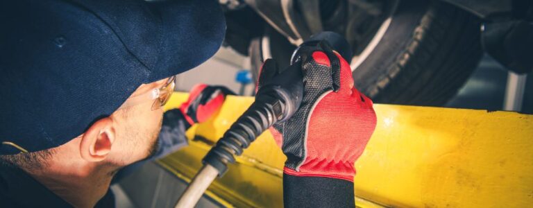 MASTER THE CONTROLS: EVERYTHING YOU NEED TO KNOW ABOUT THE FORKLIFT ...