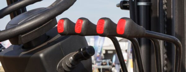 MASTER THE CONTROLS: EVERYTHING YOU NEED TO KNOW ABOUT THE FORKLIFT ...